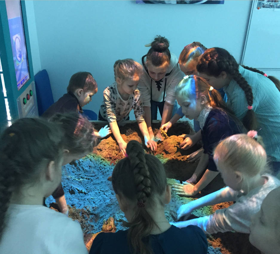 Augmented reality sandboxes for exhibitions, museums and trade fairs